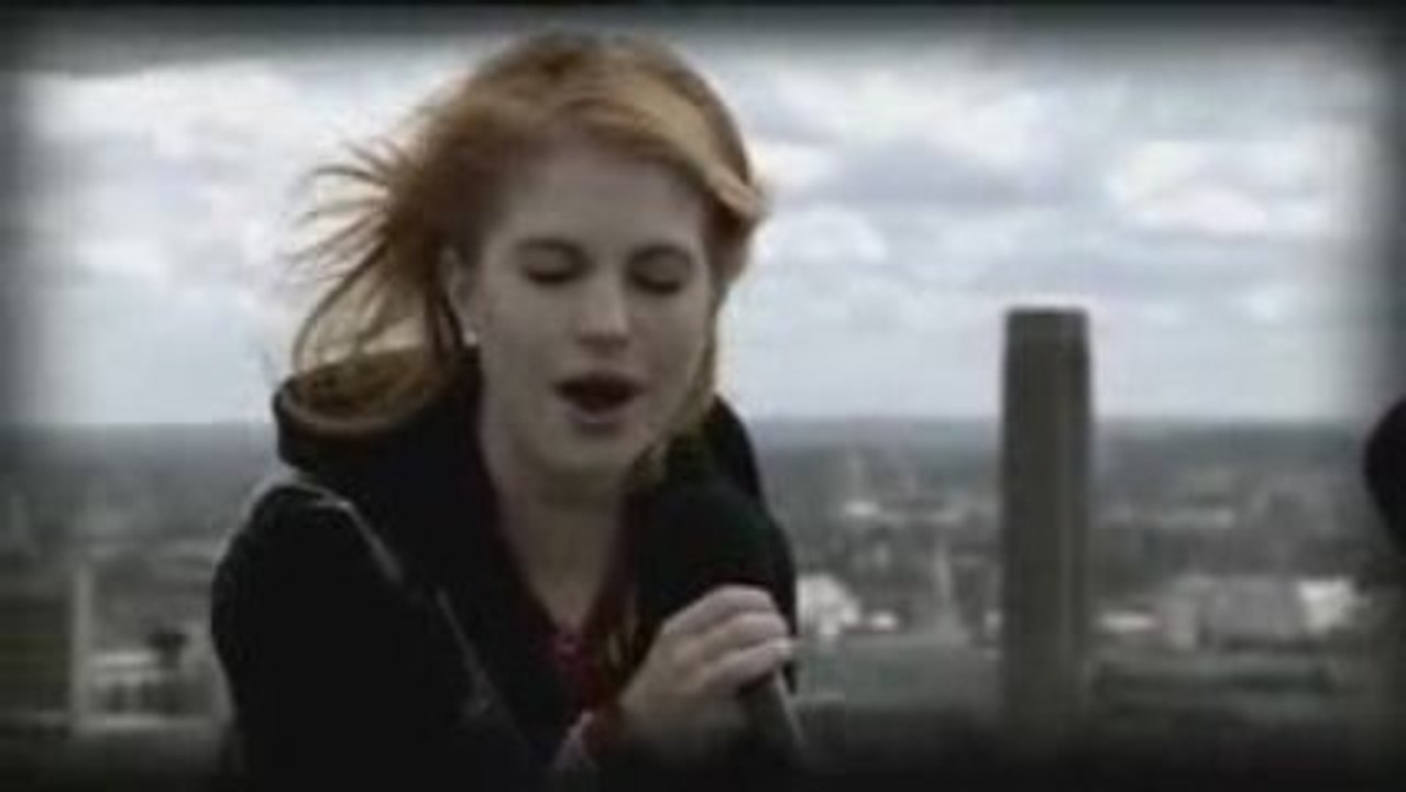 Paramore - Decode (Acoustic @ Channel 4) - Vidéo Dailymotion