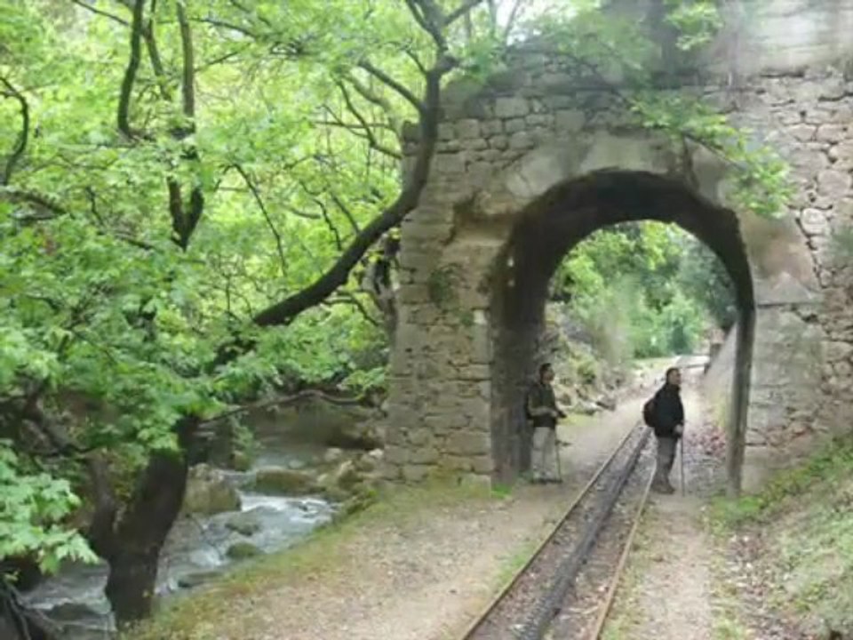οδοντωτός περασμα στο φαραγγι του Βουραικου - video Dailymotion