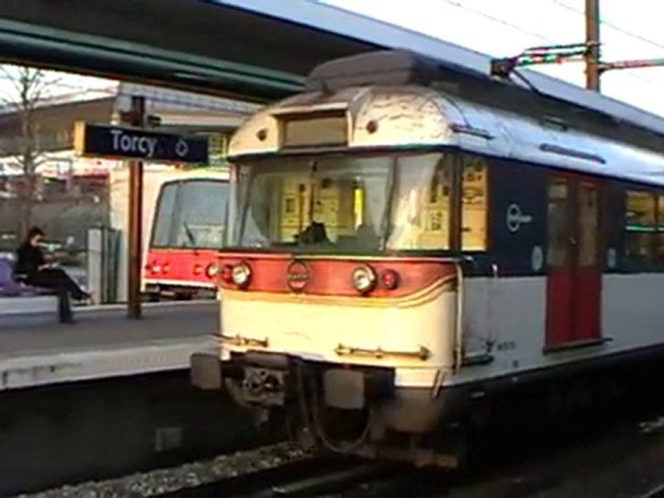 MS61 en manoeuvre à la gare de Torcy sur la ligne A du RER - Vidéo ...