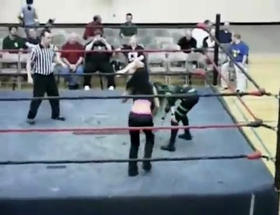 MsChif vs. Traci Brooks vs. Mickie Knuckles - video Dailymotion