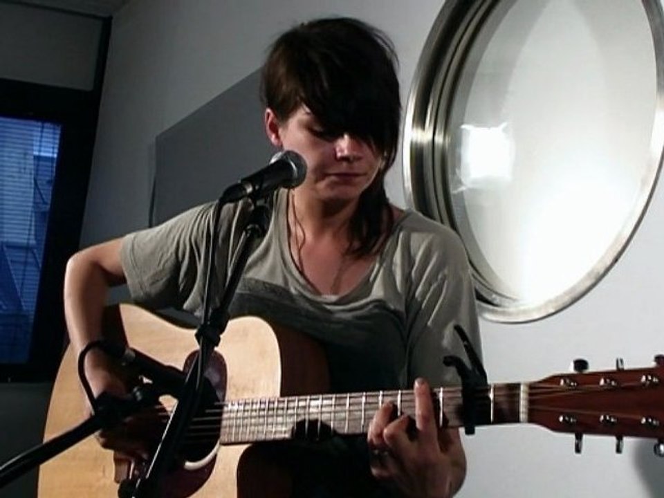 La session live: Ali Harter chante Robert Earl Keen - Vidéo Dailymotion