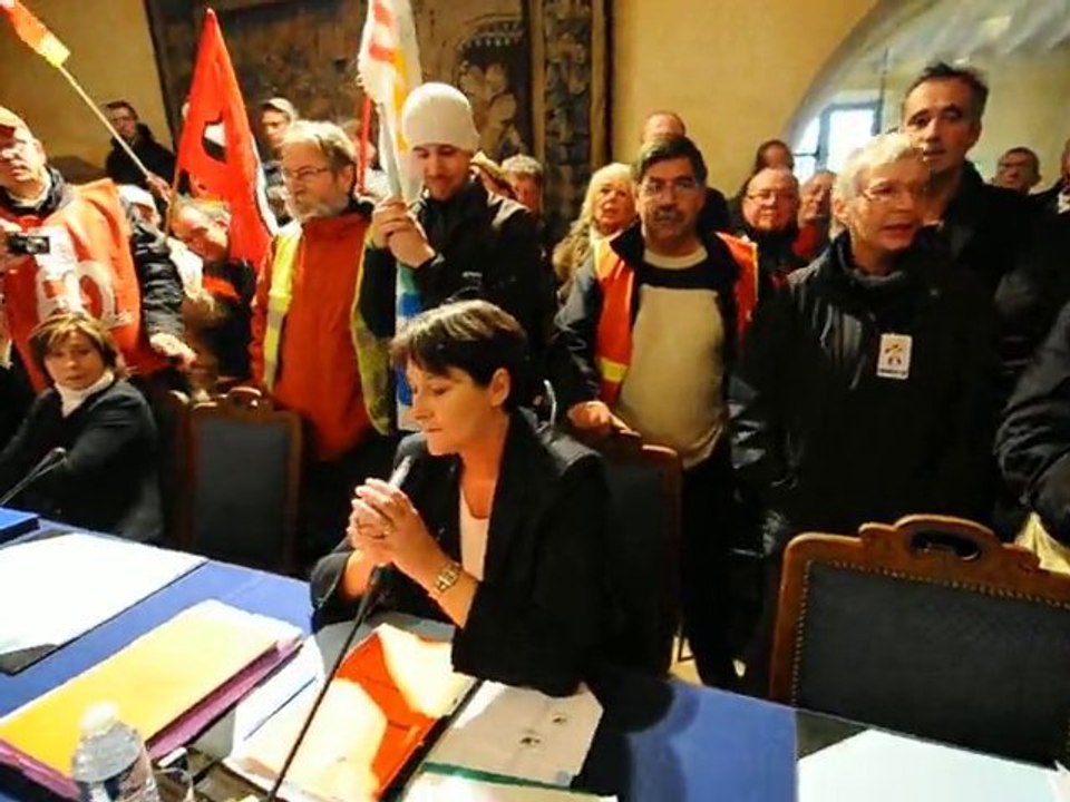 Fabienne Labrette-Ménager face aux manifestants 2/2 - Vidéo Dailymotion