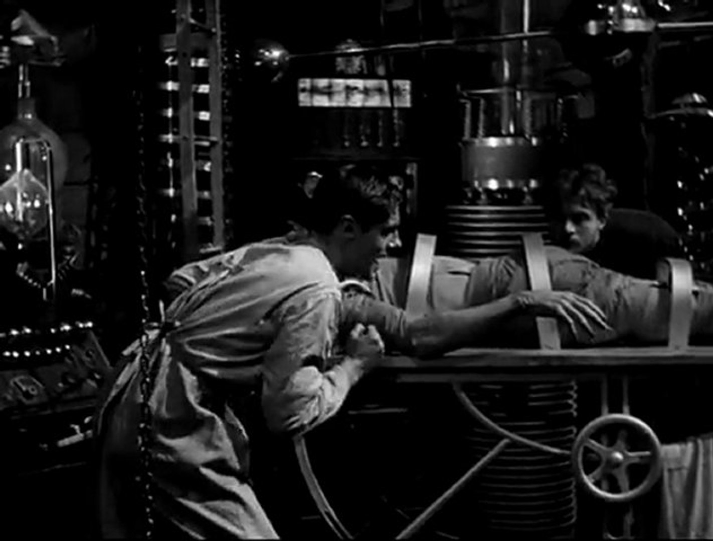 Frankenstein Its Alive Scene