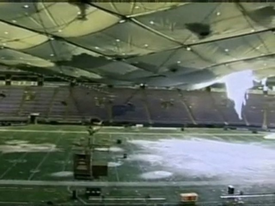 Stadium roof collapses in blizzard - video Dailymotion