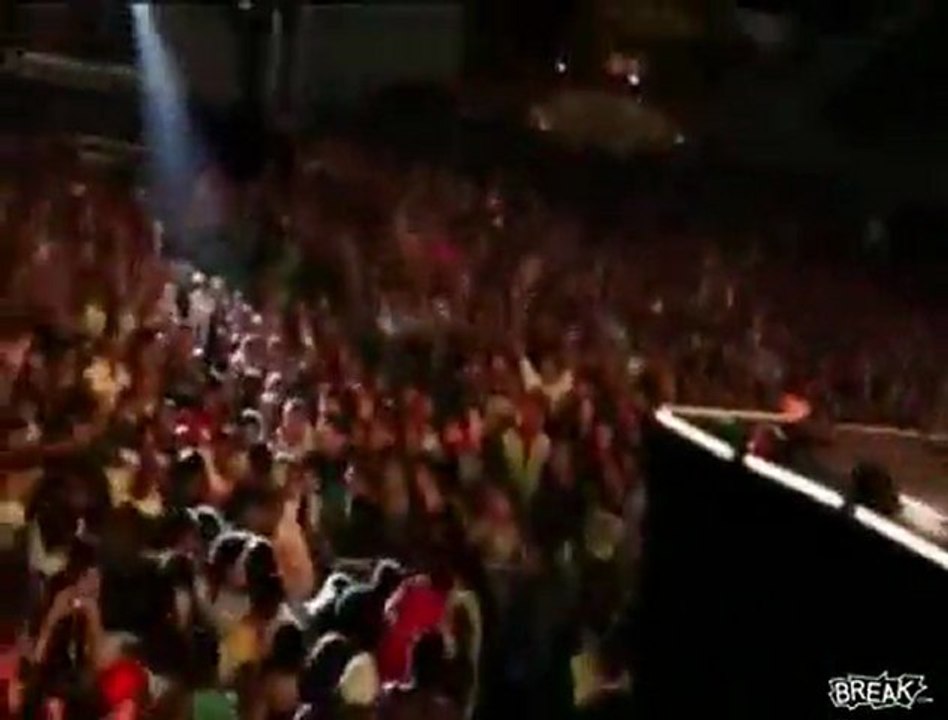 Failed Stage Dive Fail - video Dailymotion