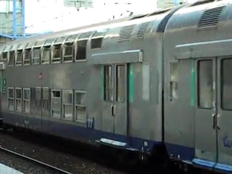 BB 808597 & rame VO2N TER-Picardie 28-09-2011 - Vidéo Dailymotion