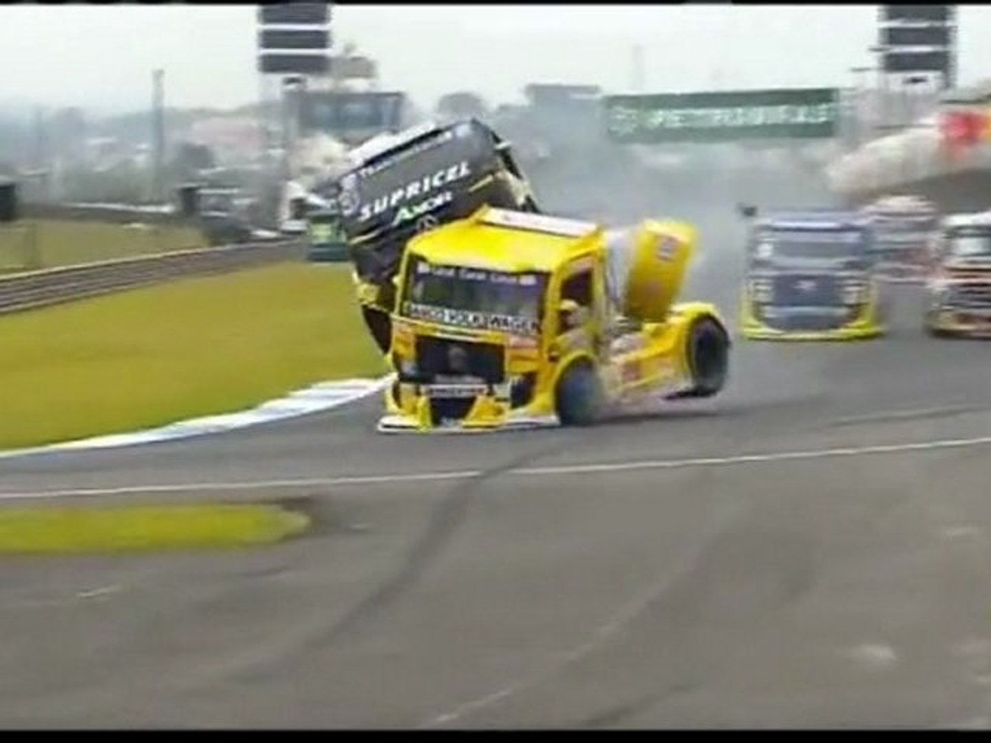 Off Road Racing Trucks Crashes