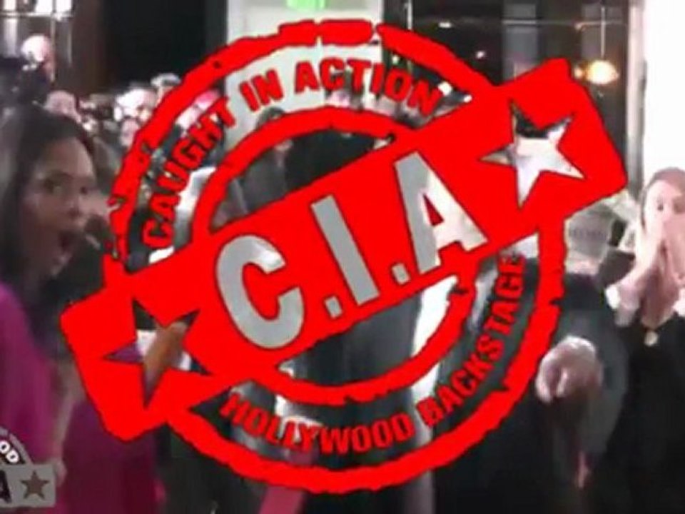 Kim Kardashian gets Flour ATTACKED - video Dailymotion