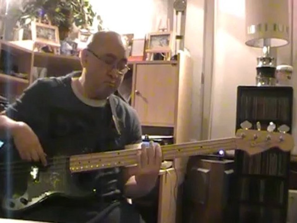Don't stop till you got enough Michael Jackson basscover Bob Roha ...
