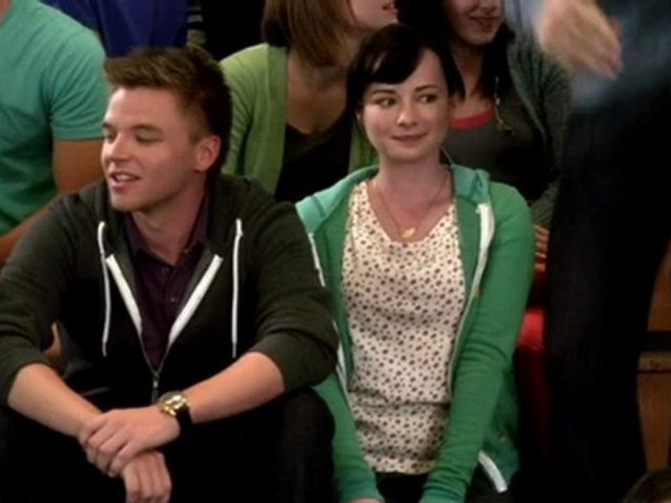 Awkward season 2 Episode 1 - Resolutions - video Dailymotion