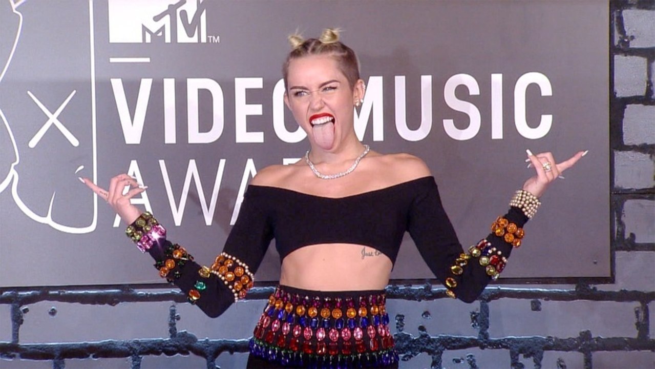 Miley Cyrus 2013 MTV Music AWARDS Red Carpet - video Dailymotion