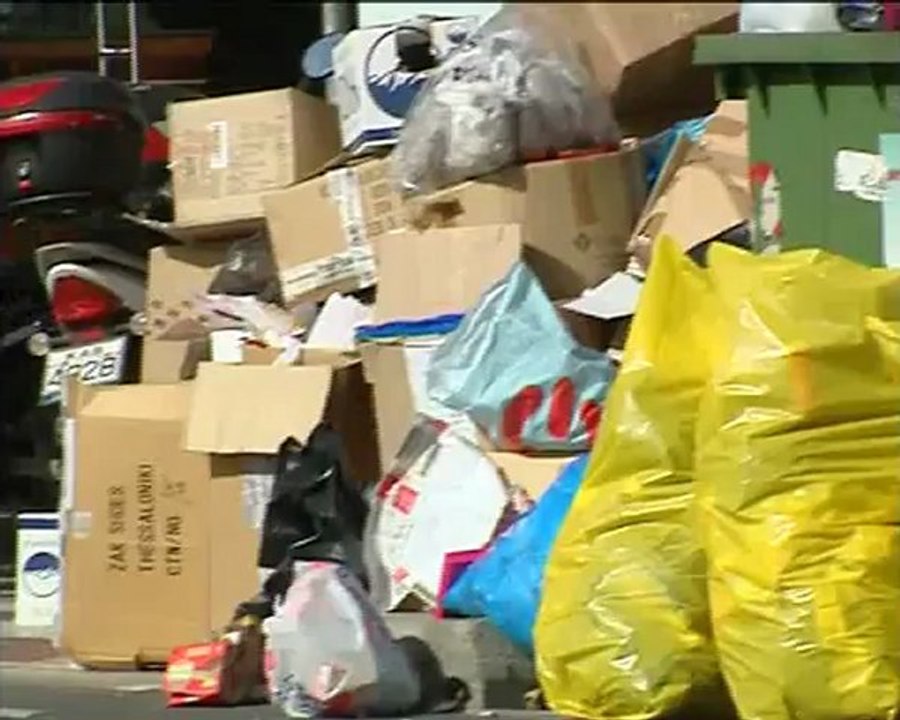 Στοίβες τα σκουπίδια στην Λαμία εξαιτίας της απεργίας της ΠΟΕ-ΟΤΑ ...