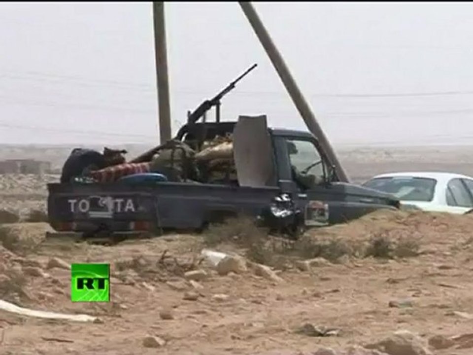 Video of Libya rebels shelling rockets on desert frontline - video ...