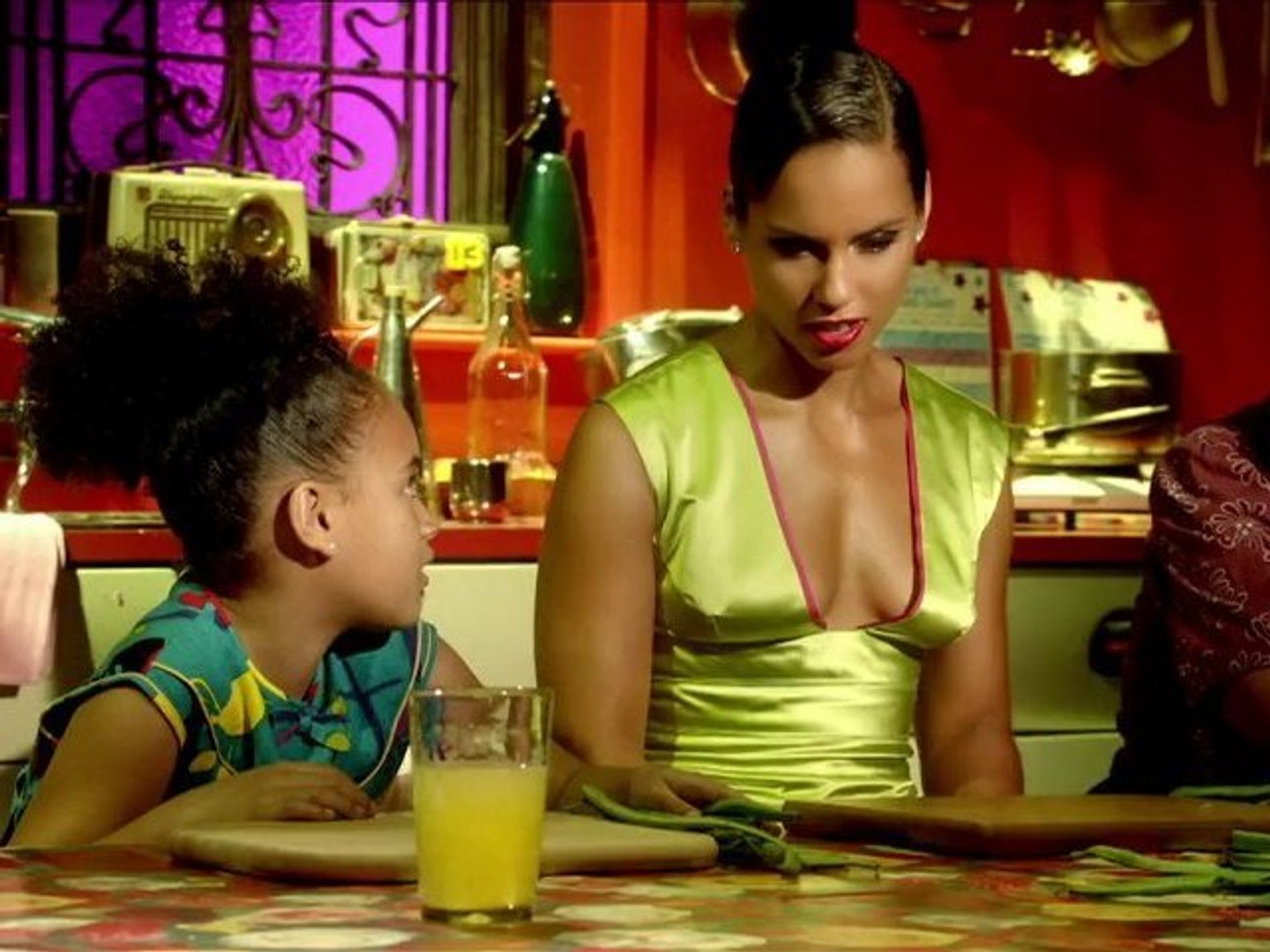 Alicia Keys And Nicki Minaj Girl On Fire