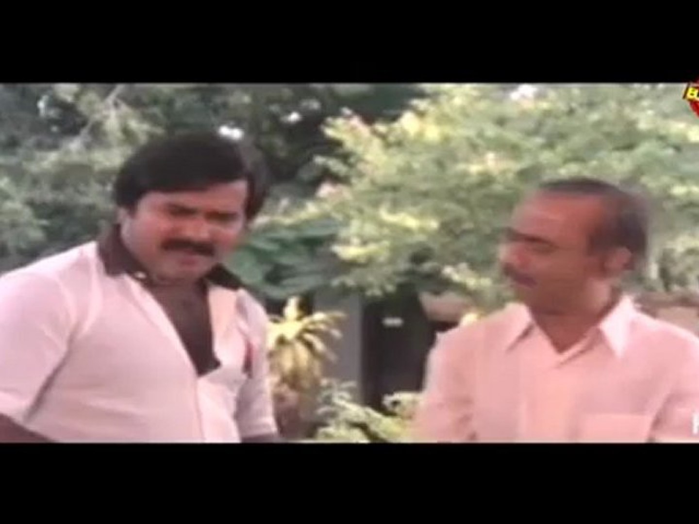 Goundamani Romantic Look