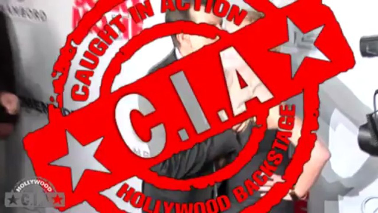 Charlie Sheen KISSES Lindsay Lohan at Scary Movie 5 Premiere - video ...