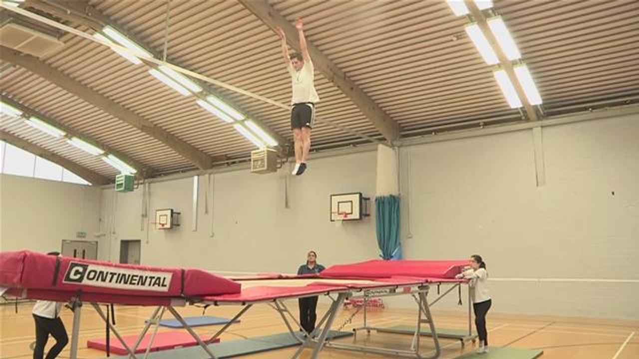 Guide To The Basic Jump In Trampolining - video Dailymotion
