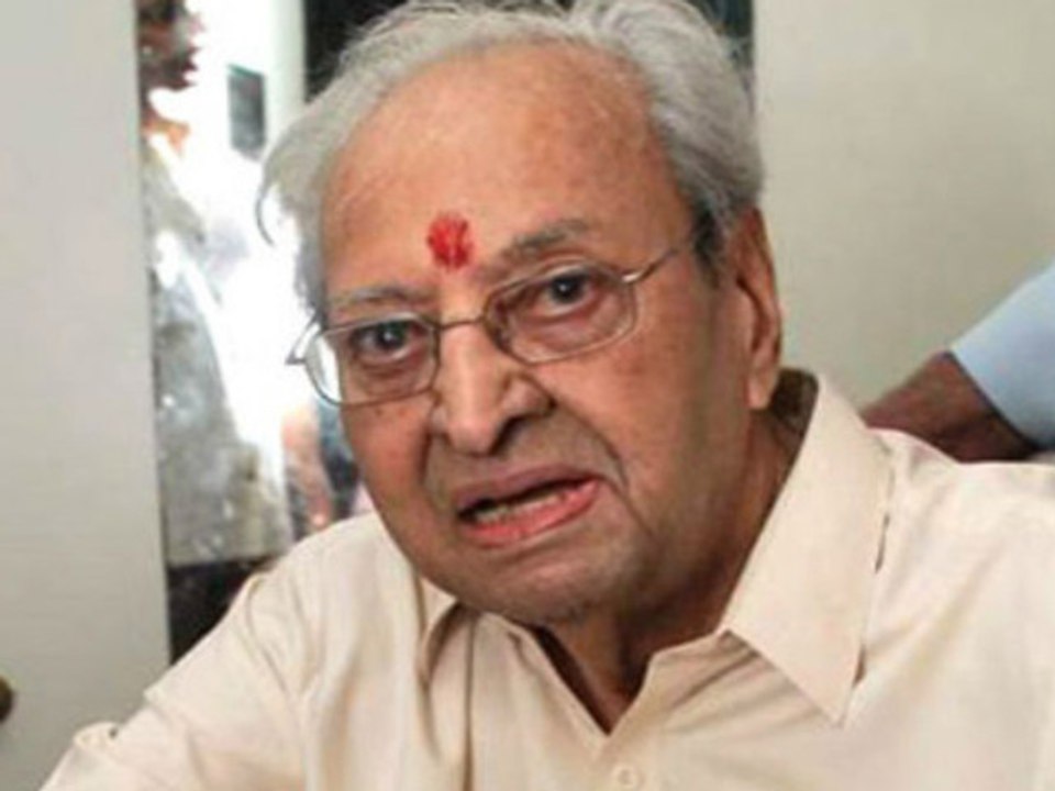 Bollywood Celebs Pay tribute to LATE PRAN Sahab on Twitter - video ...