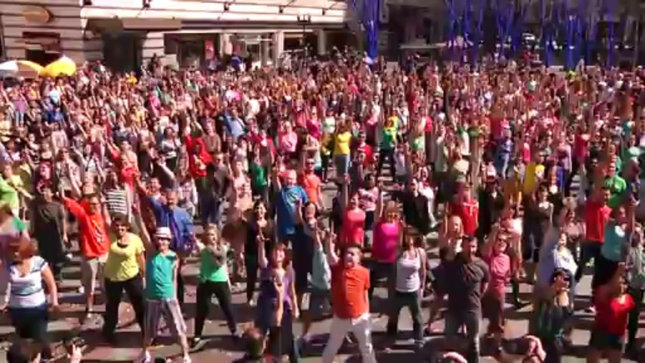 Glee Flash Mob & Marriage Proposal (Seattle - 2012) - video Dailymotion