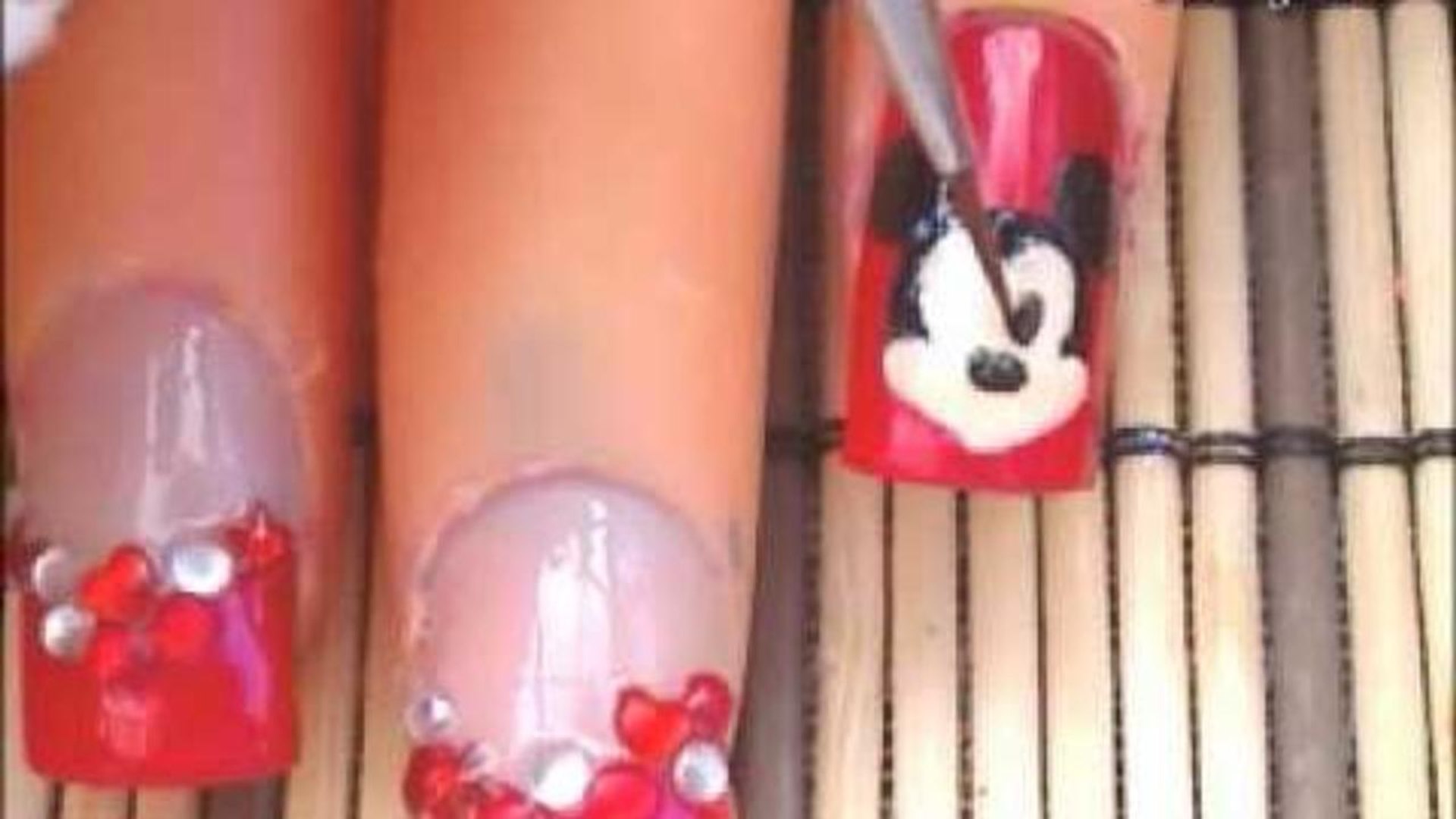 Nail Art Mickey Mouse