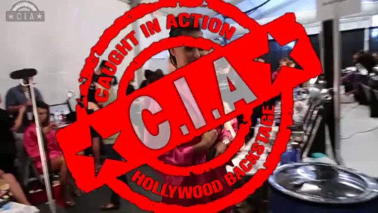 Bikini Girl Hana Nitsche RUBS lotion over her HOT Body - video Dailymotion