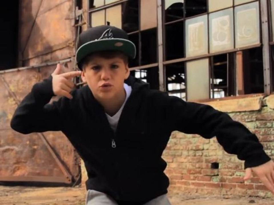 Eminem - The Monster ft. Rihanna (MattyBRaps Cover) - Vidéo Dailymotion