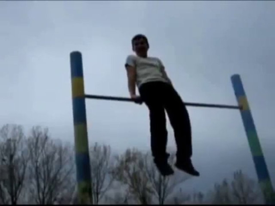 The Fart Jump! Young boy farting and jumping the same time! - Vidéo ...