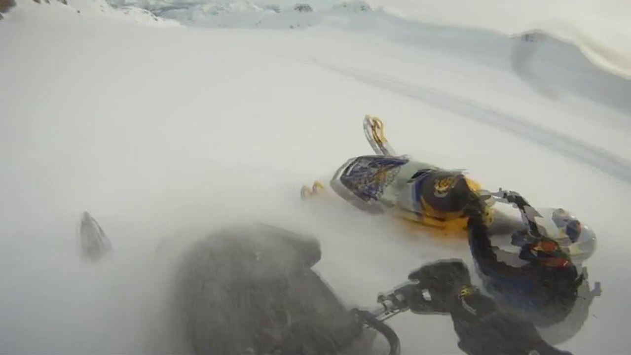 MASSIVE Snowmobile CRASH - 2 Snowmobiles Smash Into Each Other! - video ...