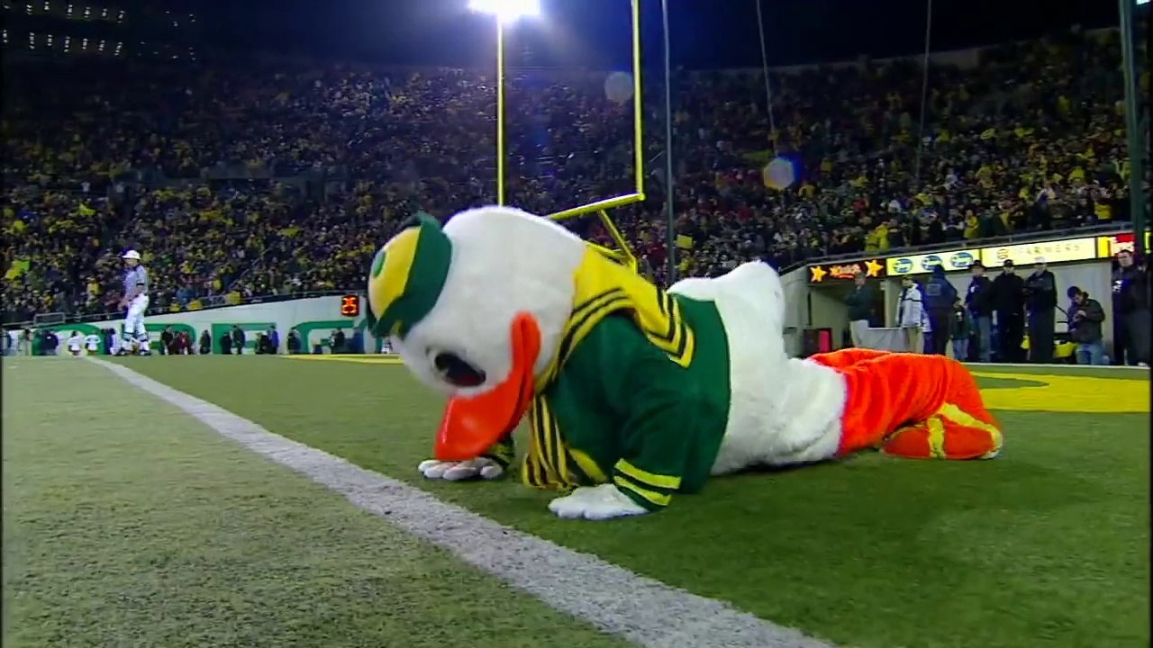 The Oregon Duck: Mascot Powered by Push Ups - Vidéo Dailymotion