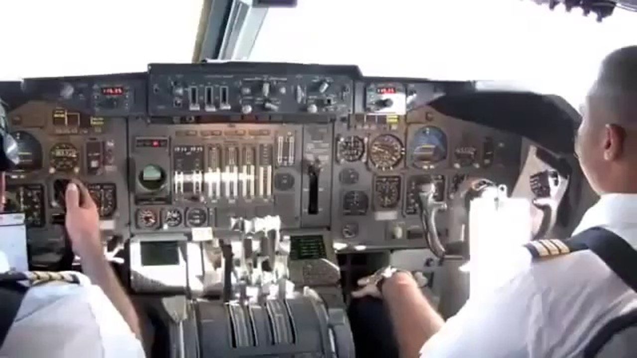 Boeing 747-300 Takeoff Cockpit View - video Dailymotion