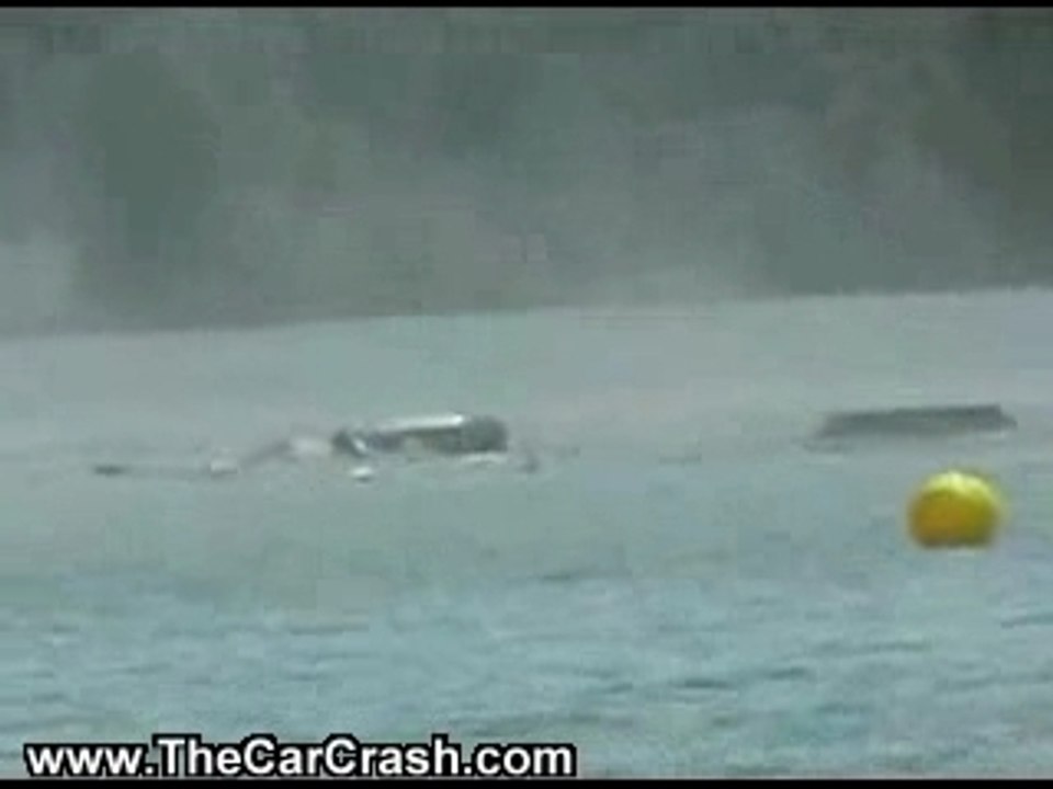 High Speed Boat Crashes on Water - video Dailymotion