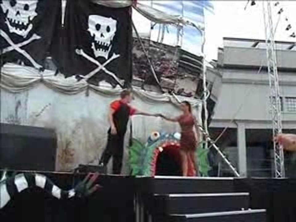 APEX Acrobatics girl lift guy - Video Dailymotion