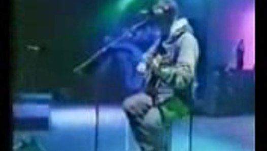 【Oasis】Noel and Liam Gallagher Fight on stage - video Dailymotion