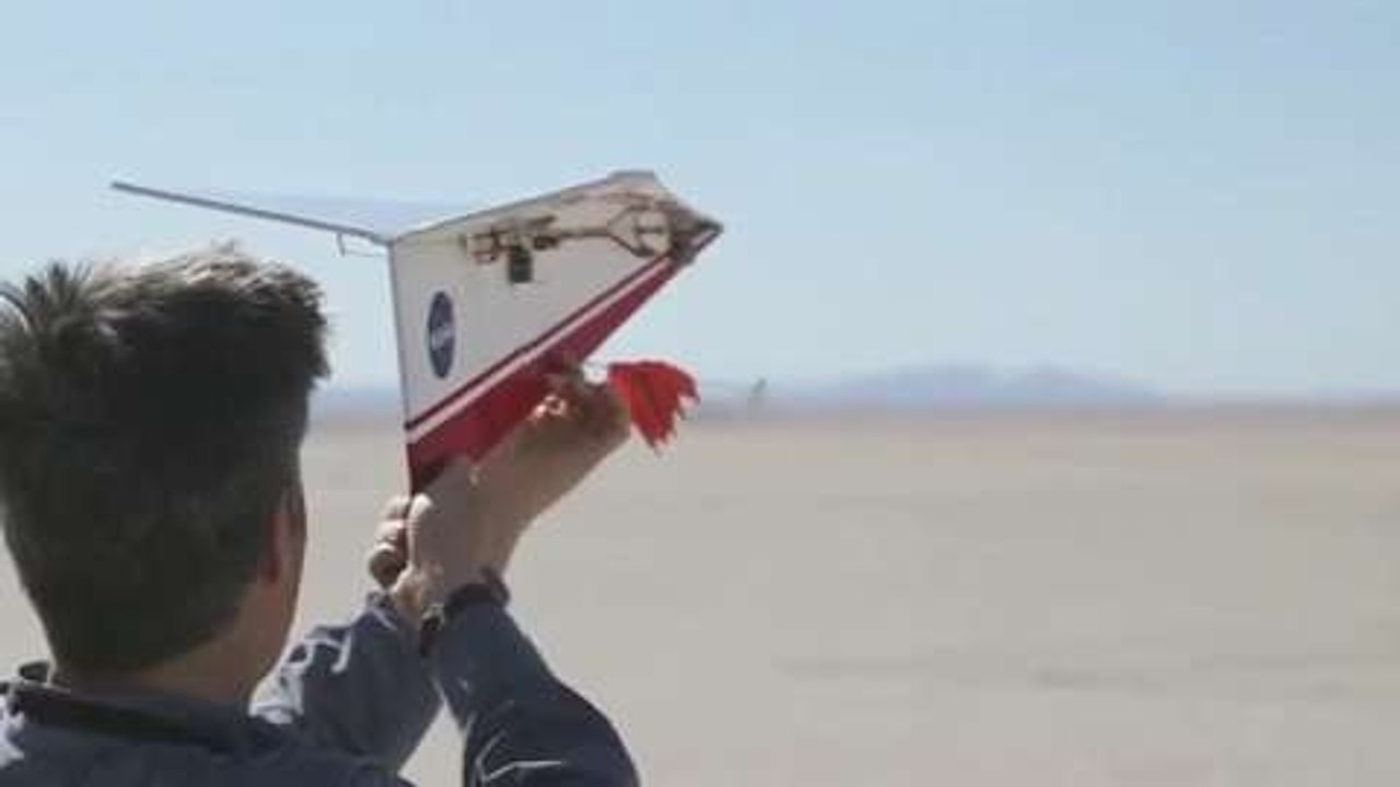 How To Throw A Paper Airplane Video Dailymotion