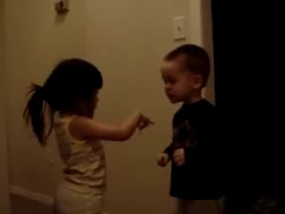 Cute Baby Fight - video Dailymotion