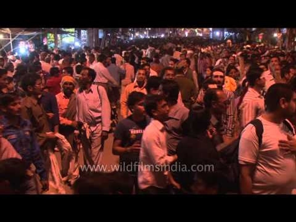 Crowds - Time lapse of pilgrimage in Varanasi during Maha Shivratri ...