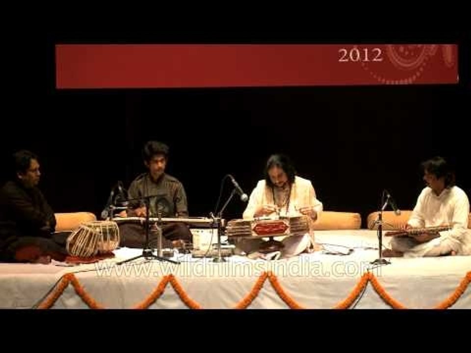 Renowned Indian santoor player Bhajan Sopori performing live - video ...