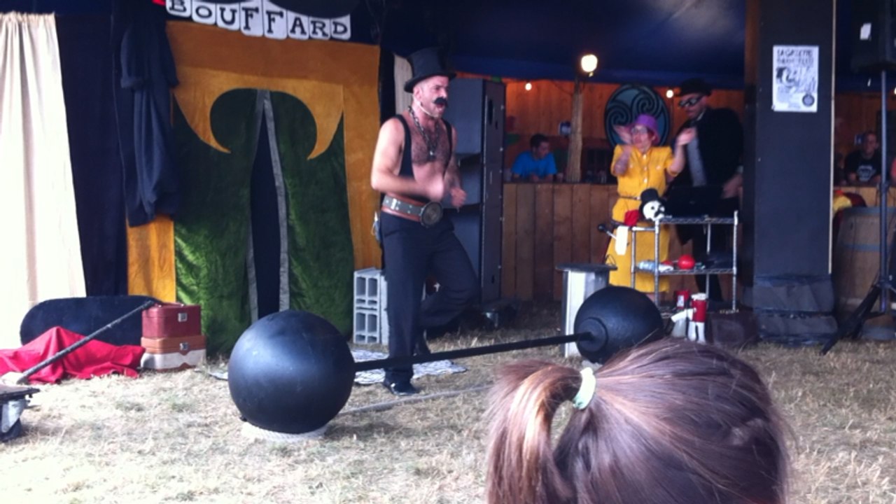 La famille Bouffard ouvre la 3ème journée - Vidéo Dailymotion