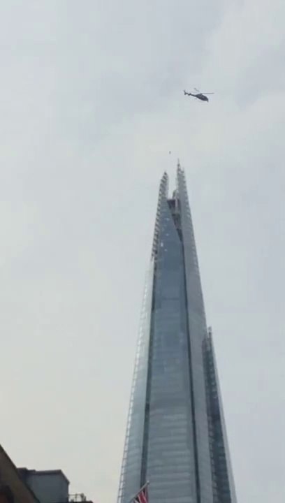 Dynamo Levitates on top of The Shard - video Dailymotion