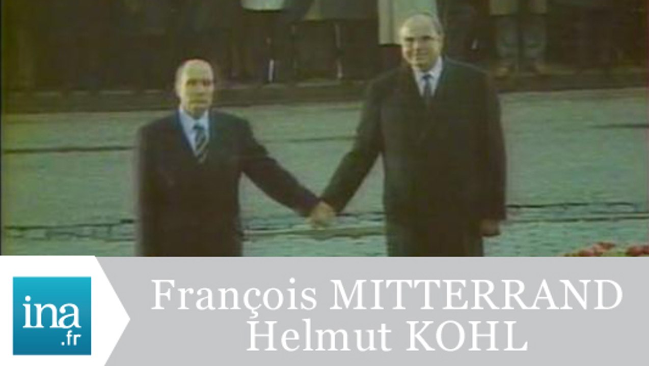 François Mitterrand et Helmut Kohl main dans la main - Archive INA ...