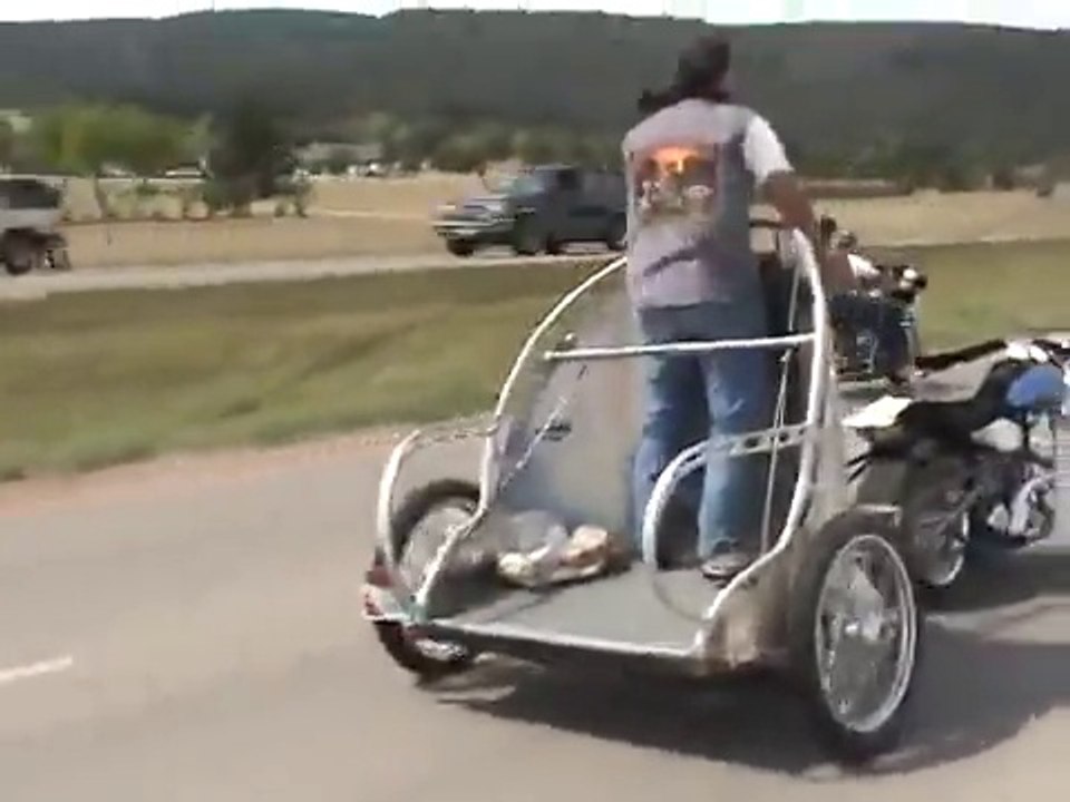 Motorcycle chariot racing! - Vidéo Dailymotion