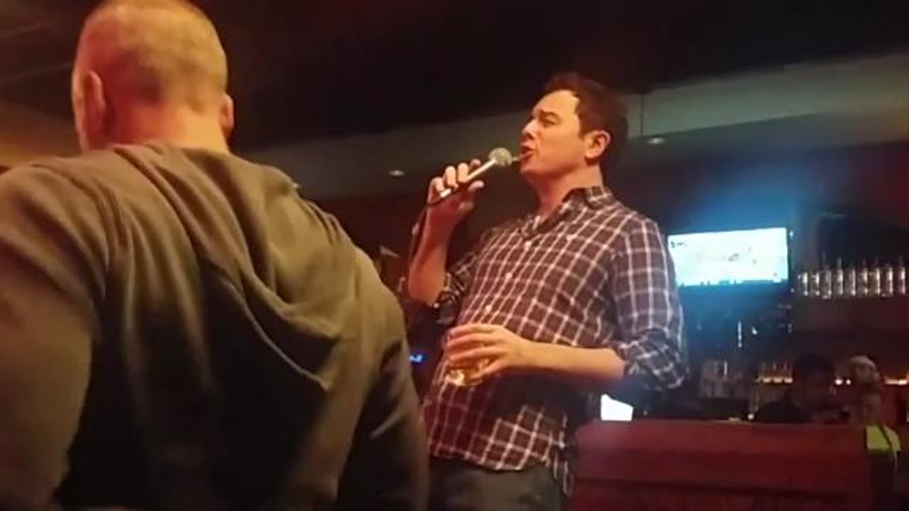 Seth MacFarlane Sings Frank Sinatra At Piano Bar - video Dailymotion