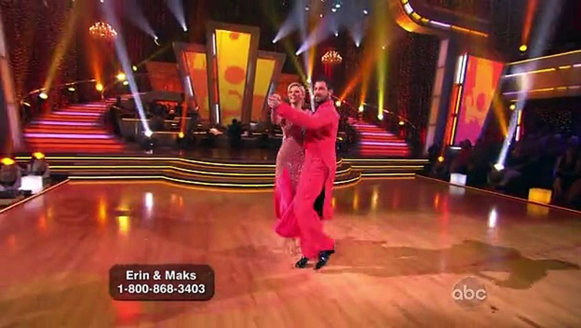 Erin Andrews Dancando Com O Apresentador Das Estrelas GIF Keo Motsepe