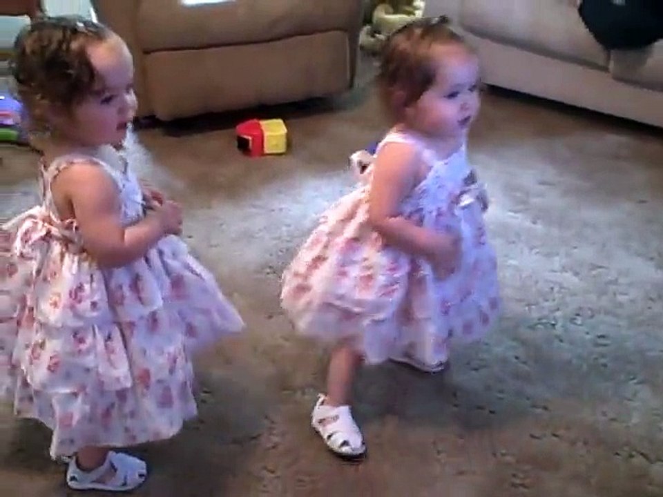 Twin babies dancing - video Dailymotion