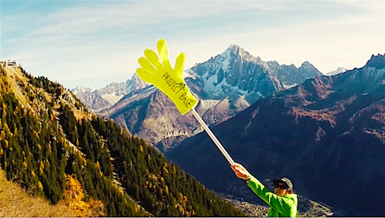 World First Wingsuit High Five - Vidéo Dailymotion