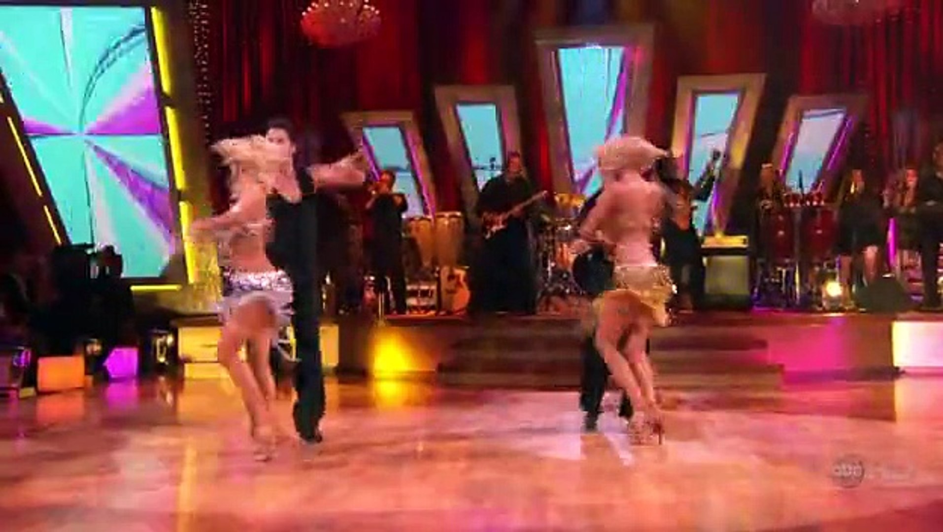 Gloria Estefan Dancing