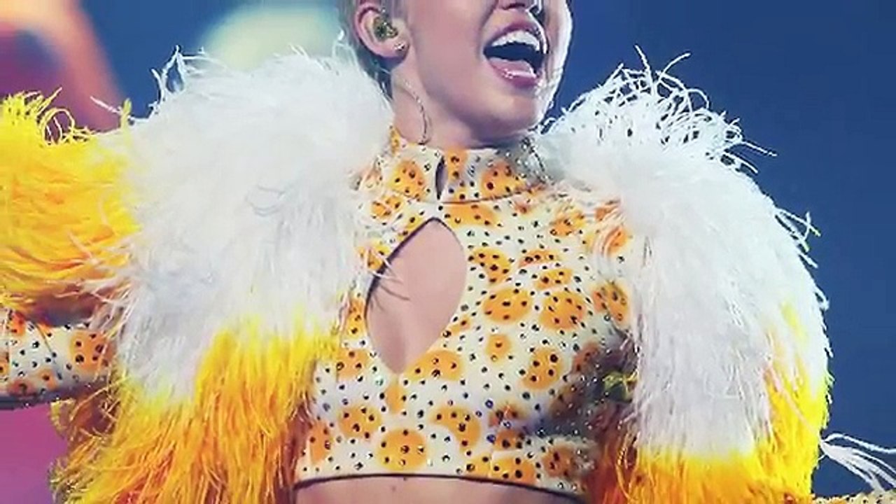 Miley Cyrus Falls On Stage - Bangerz Tour 2014 Australia - video ...