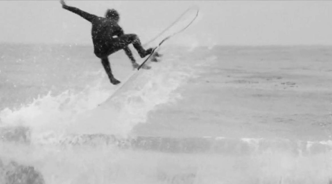 Nathaniel Curran nous présente son terrain de jeu dans un edit en noir ...