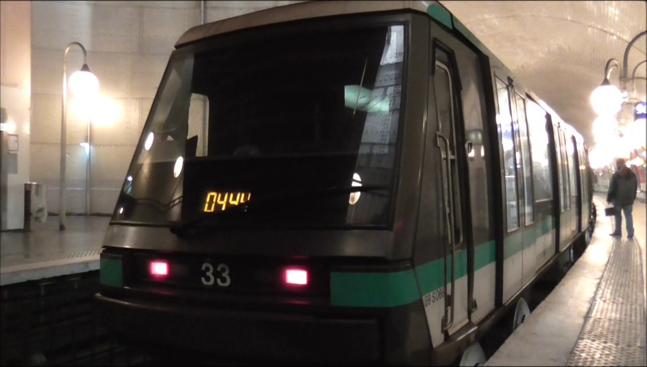 MP89 : Arrivée à la station Cité sur la ligne 4 du métro parisien ...