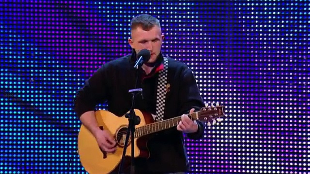 Robbie Kennedy with his acoustic guitar singing Iris Week 3 Auditions ...